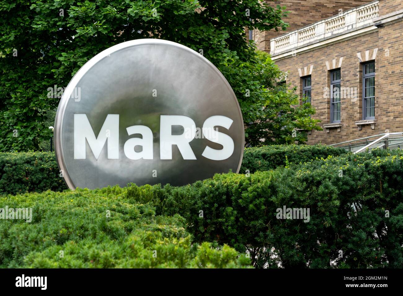 MaRS Discovery District sign and building in Toronto Stock Photo - Alamy