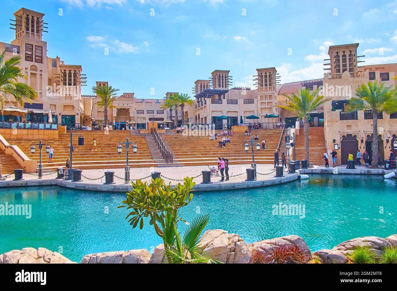 The Fort Island opens the view on the canal, amphitheater, restaurants ...