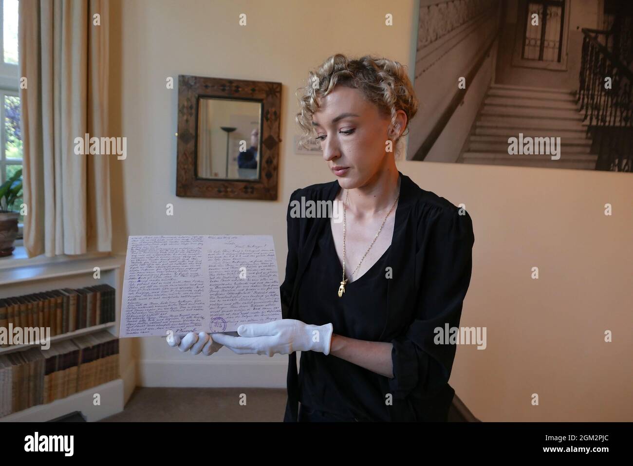 Code Name Mary : The extraordinary life of Muriel Gardiner highlights a ...