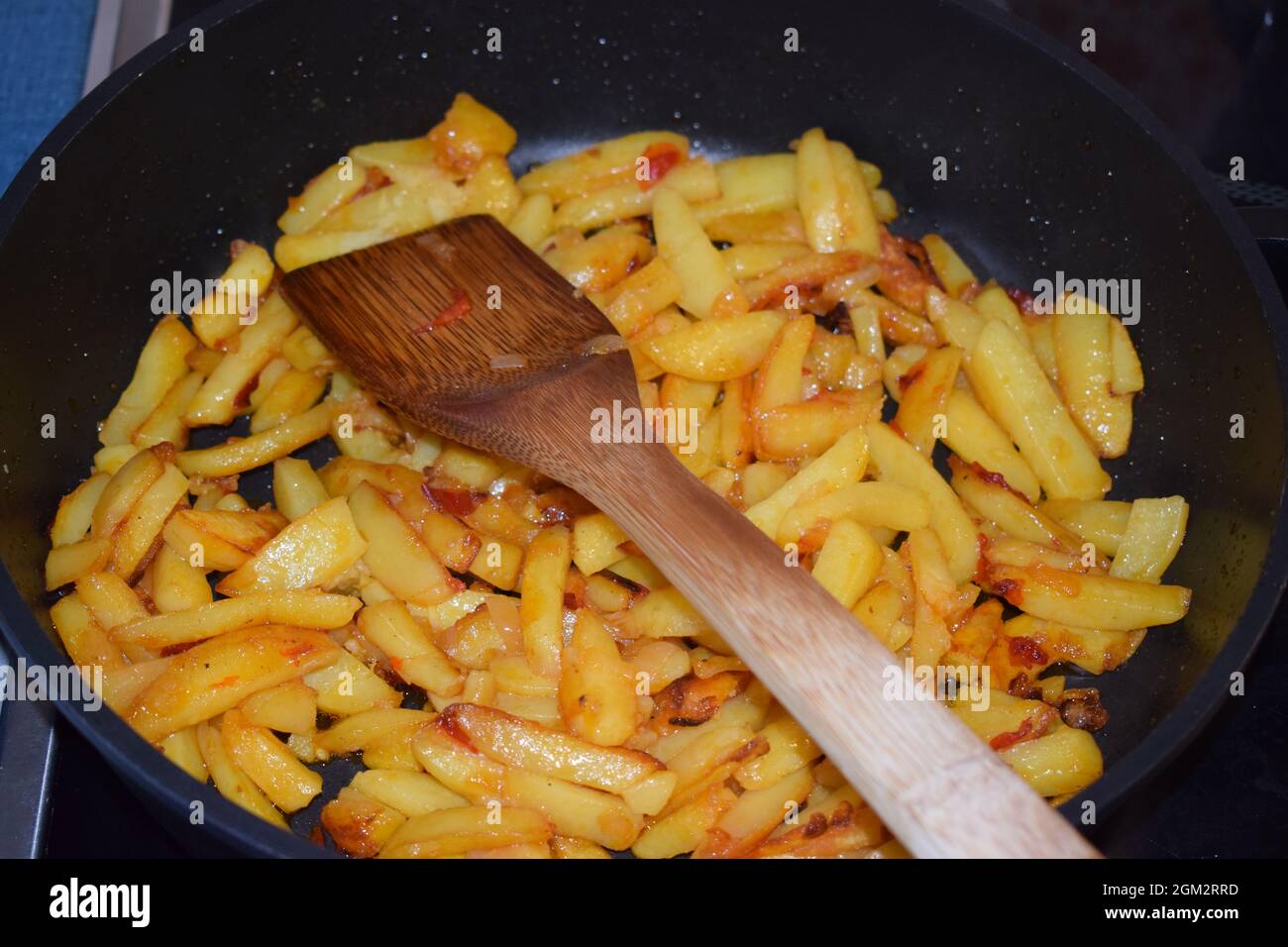 Fired potatoes hi-res stock photography and images - Alamy