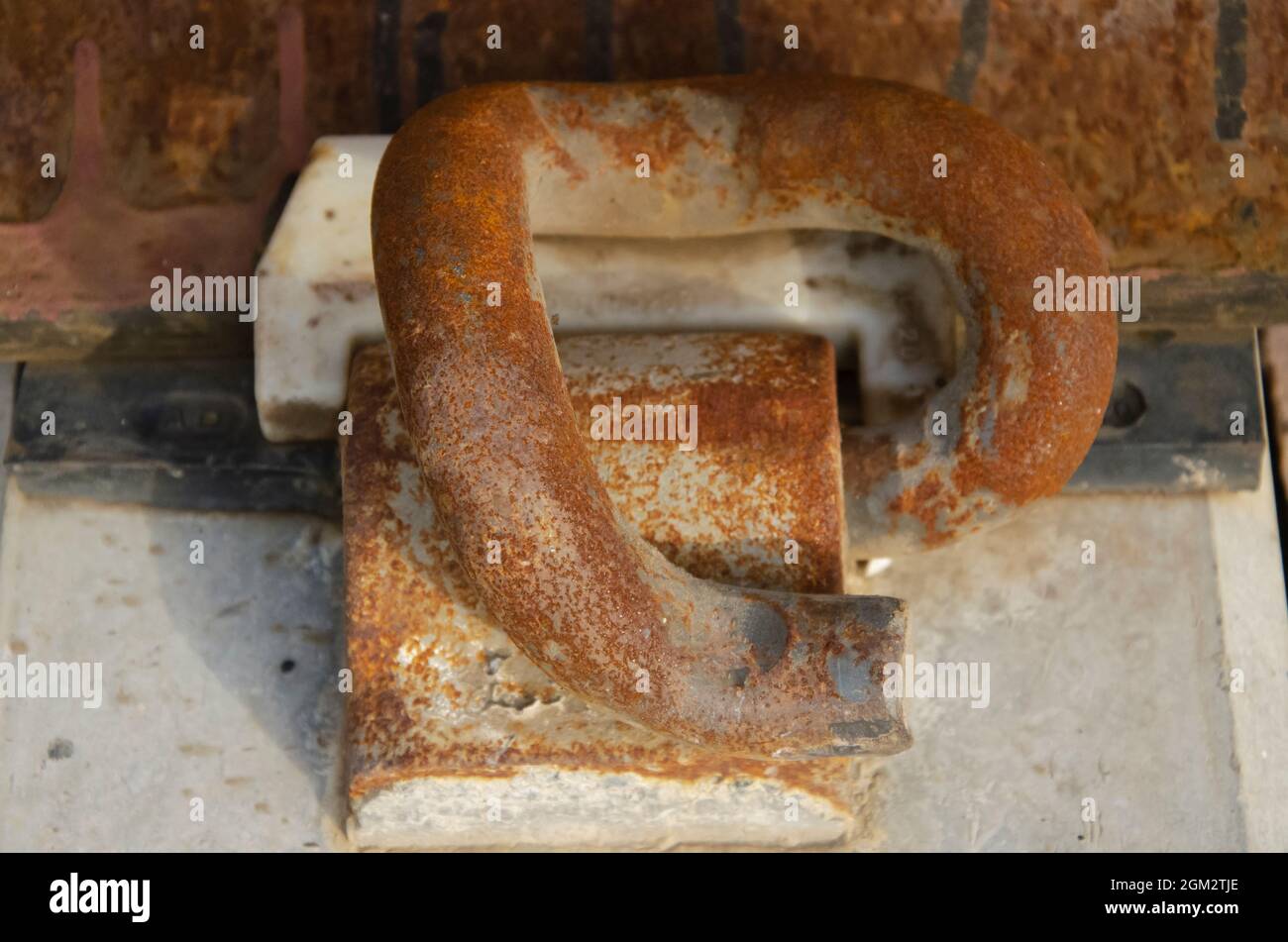 RAILWAY TRACK SWIVEL OF IRON. SWIVEL FIXED IN STONE Stock Photo - Alamy