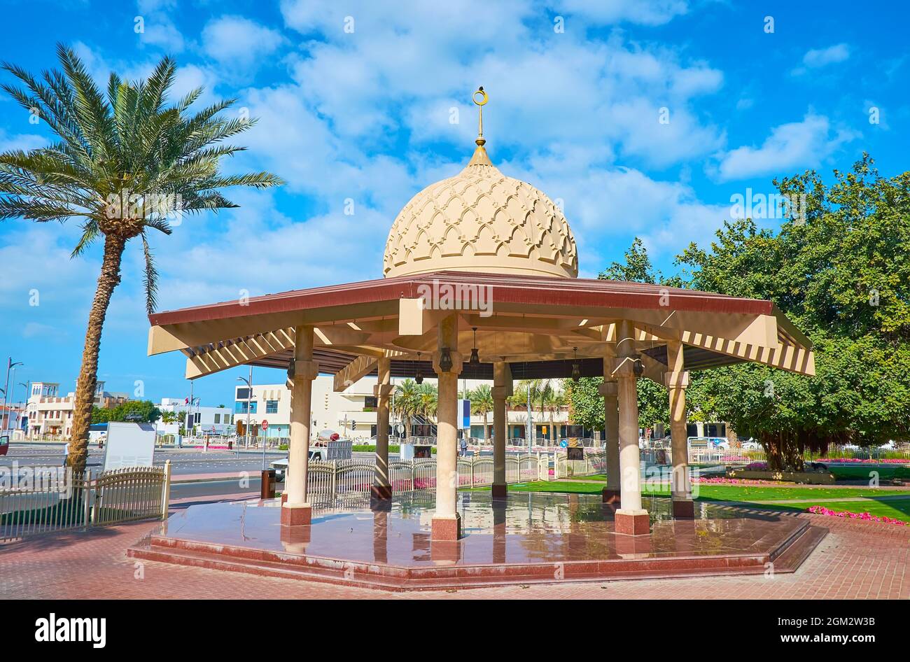 The pavilion of Jumeirah Grand Mosque boasts slender pillars and ...