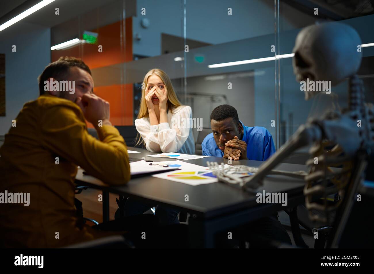 Skeleton in office computer hi-res stock photography and images - Alamy