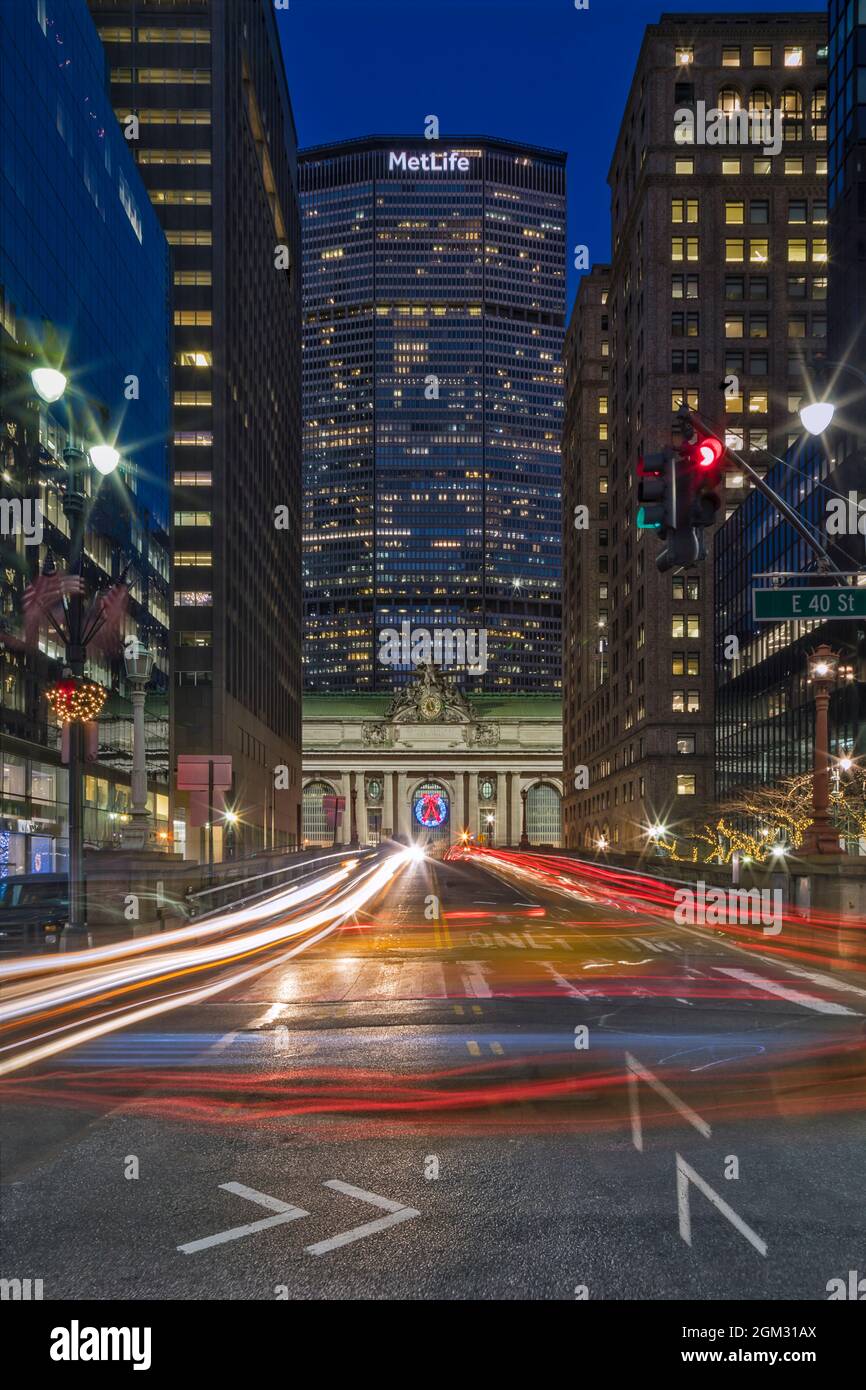 Urban NYC GCT Rush Hour - View to Grand Central Terminal train station ...