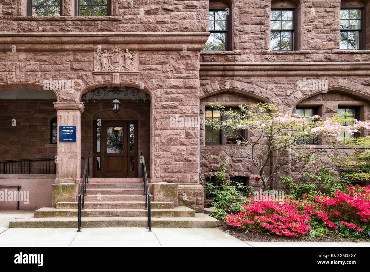 Yale window gothic architecture hi-res stock photography and images - Alamy