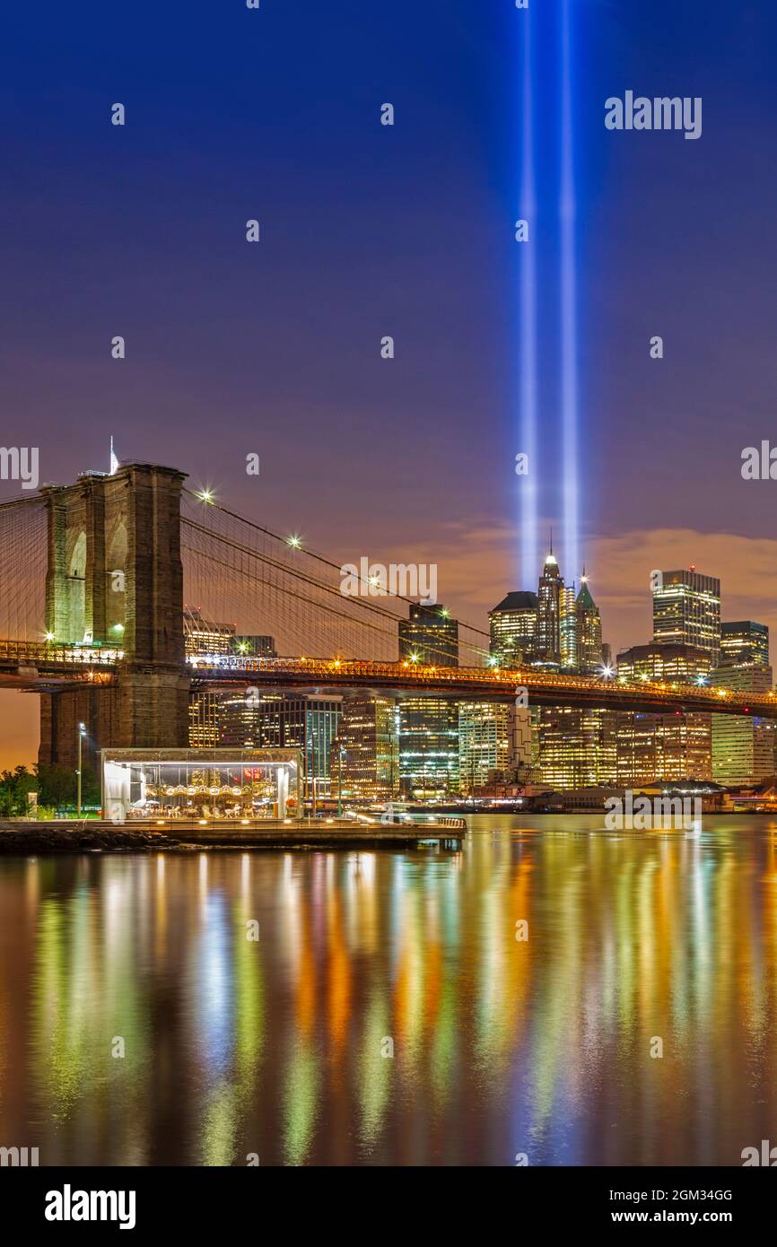 Brooklyn Bridge 911 Tribute NYC - The Brooklyn Bridge, and the lower ...