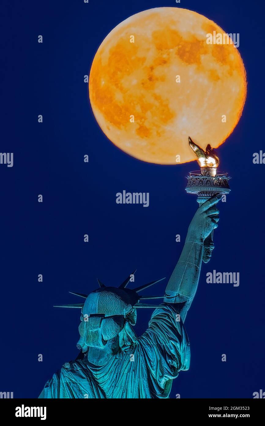 Lenten moon hi-res stock photography and images - Alamy