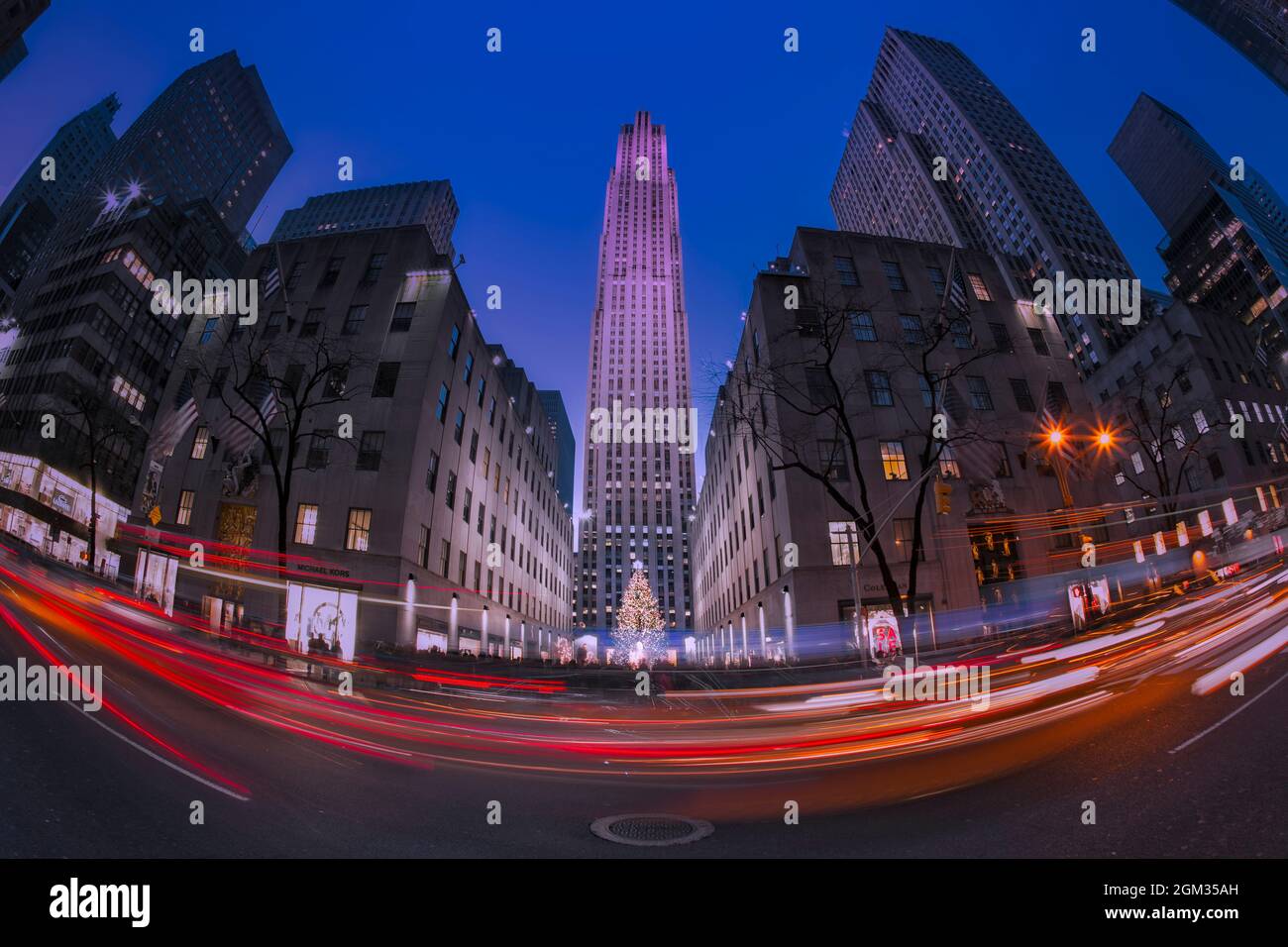 Rockefeller Center NYC - A long view during the blue hour to ...
