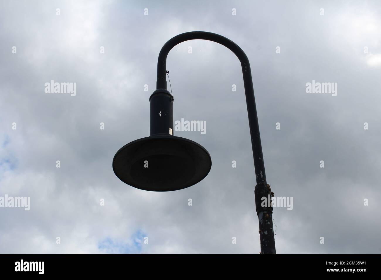 Old english street light hi-res stock photography and images - Alamy