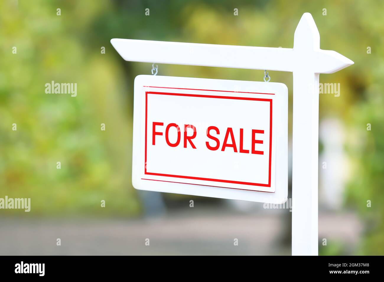 "For sale" sign outdoors Stock Photo - Alamy
