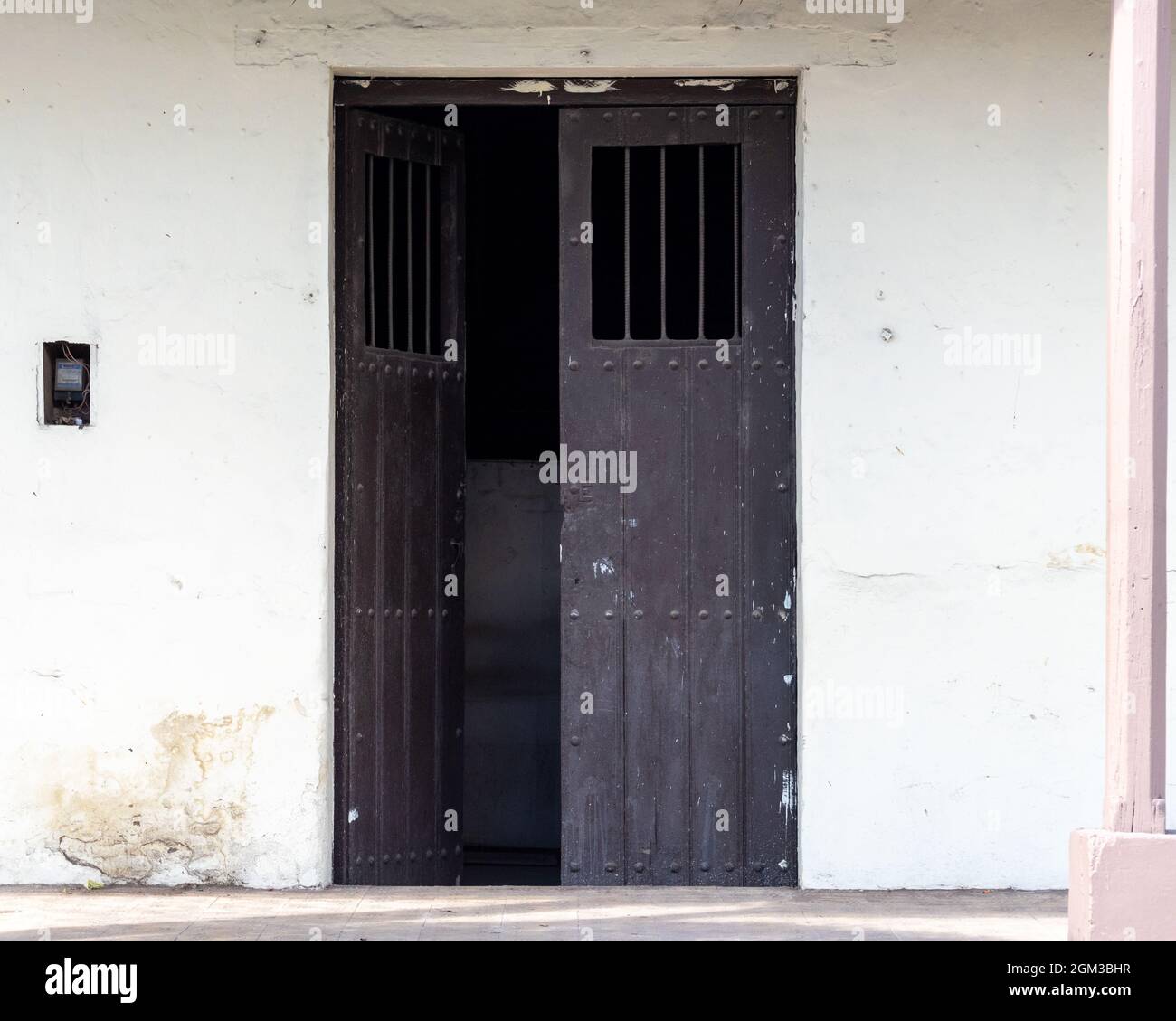 Colonial entrance hi-res stock photography and images - Alamy