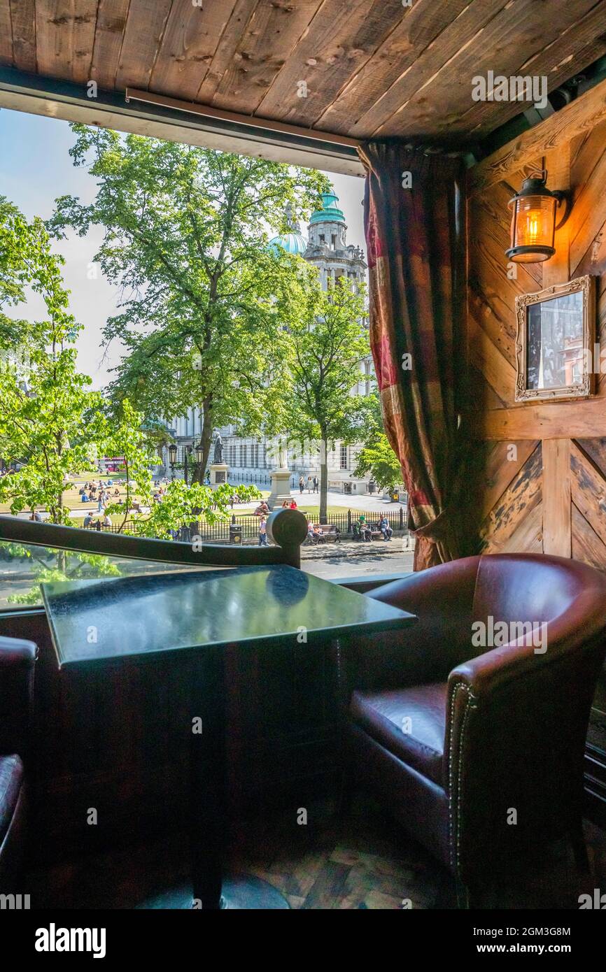 Cafe view hi-res stock photography and images - Alamy