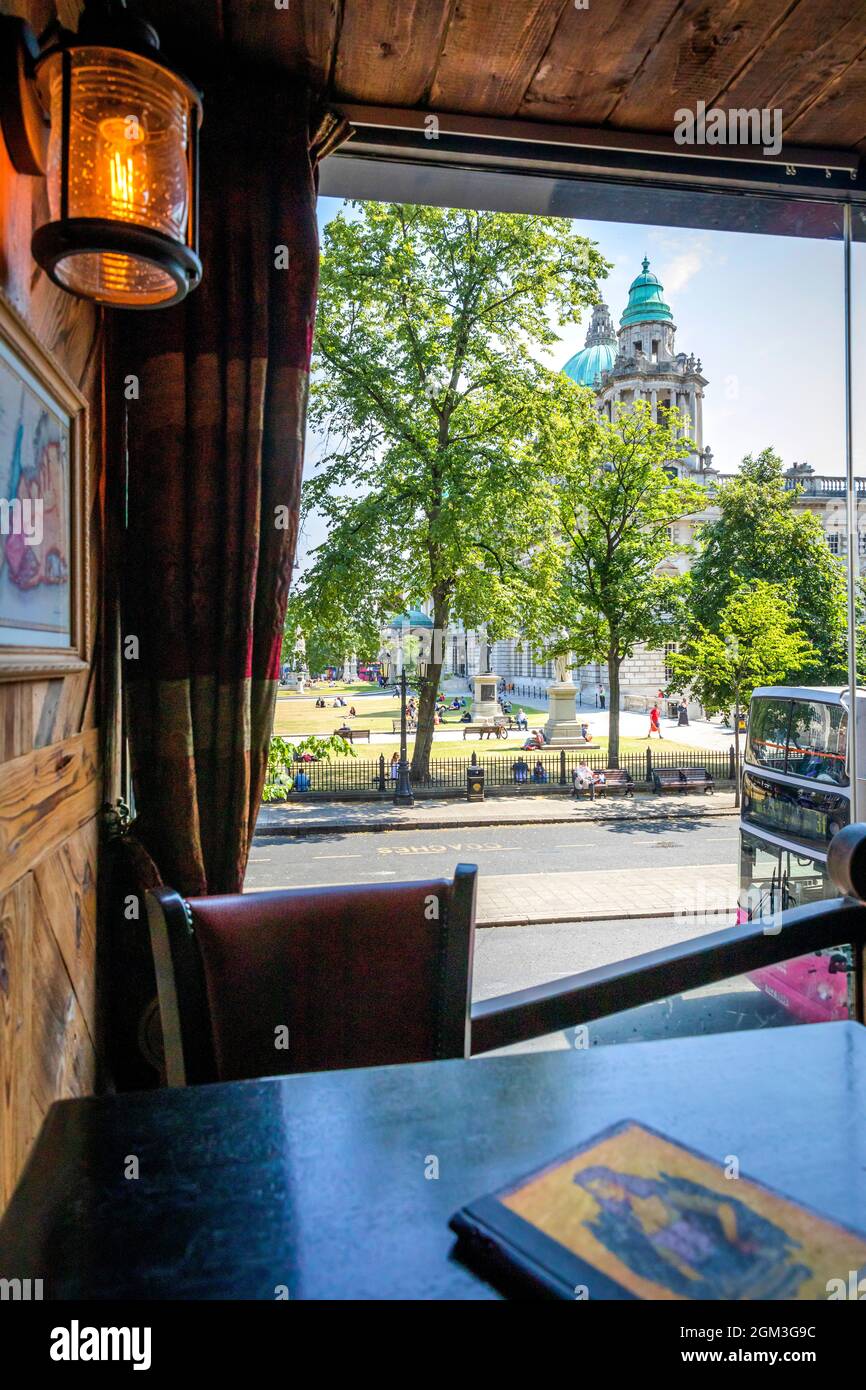 Cafe view hi-res stock photography and images - Alamy