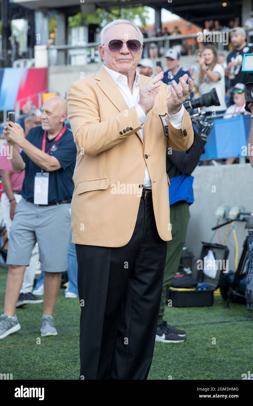 Dallas Cowboys owner Jerry Jones at warmups period before the Pro ...