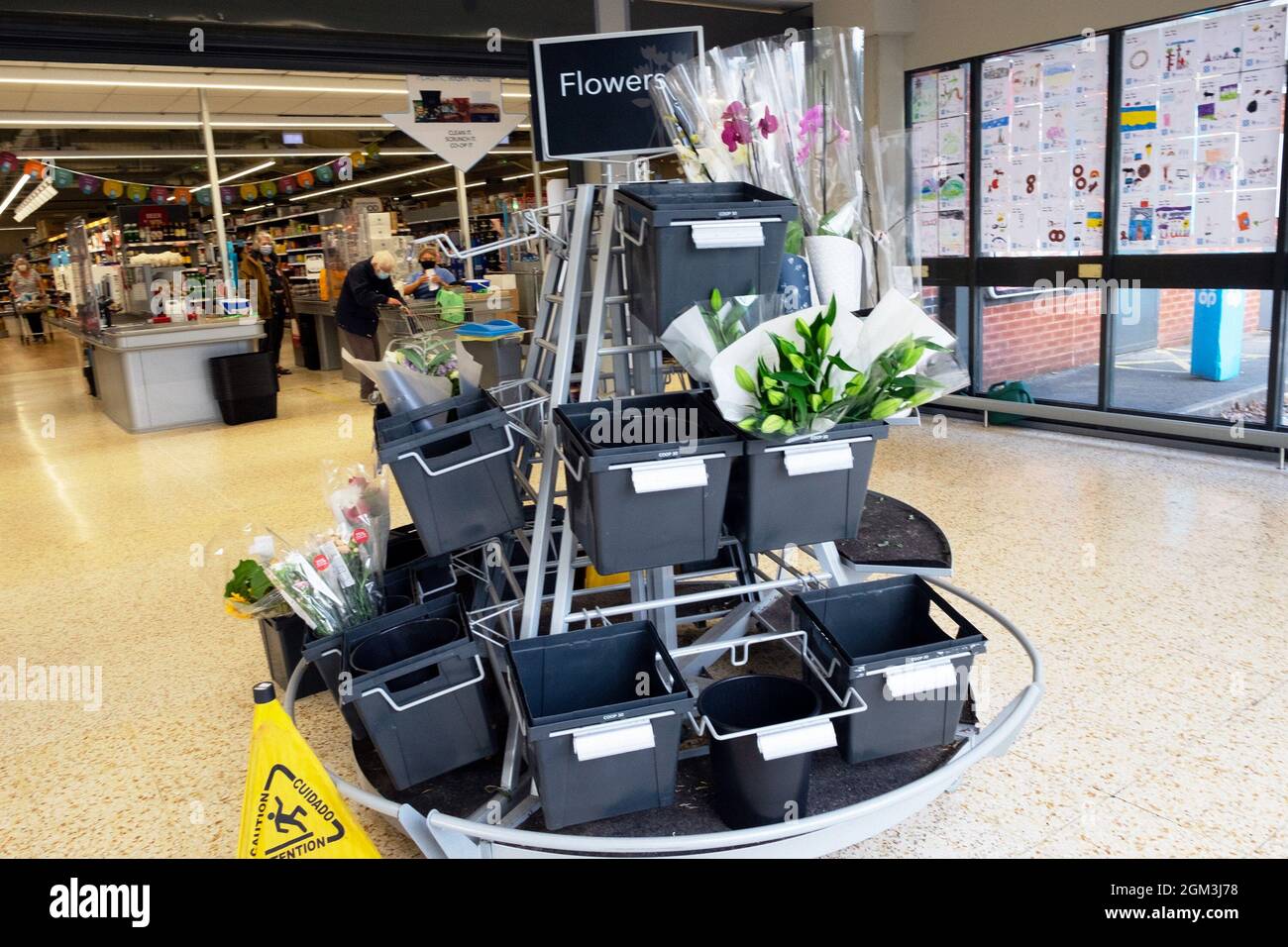 Supermarket shelves empty hi-res stock photography and images - Alamy