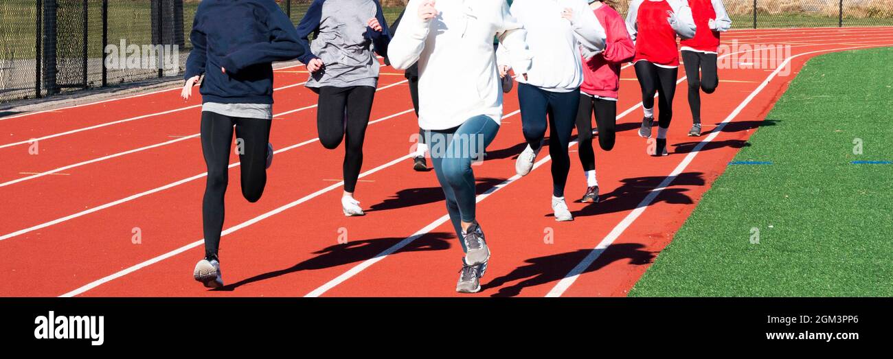 Female athletes running on track hi-res stock photography and images ...