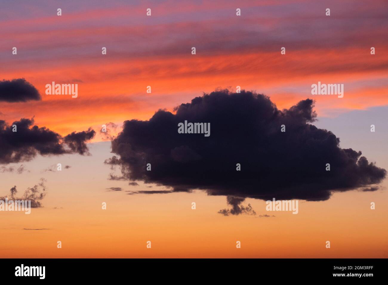 Dark purple sunset hi-res stock photography and images - Alamy