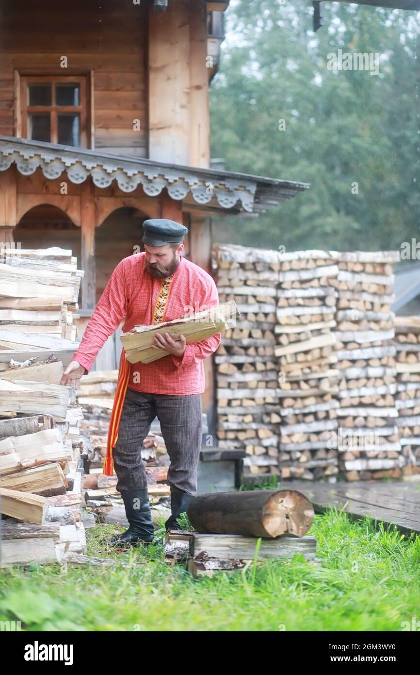 Ukrainian peasant girl hi-res stock photography and images - Alamy