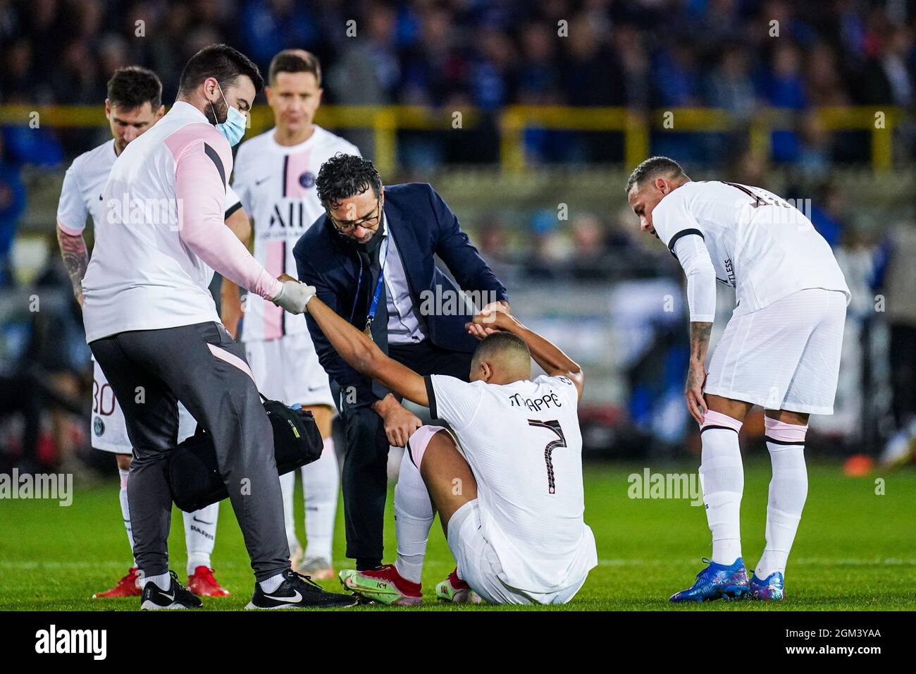 Kylian mbappe injured hi-res stock photography and images - Alamy