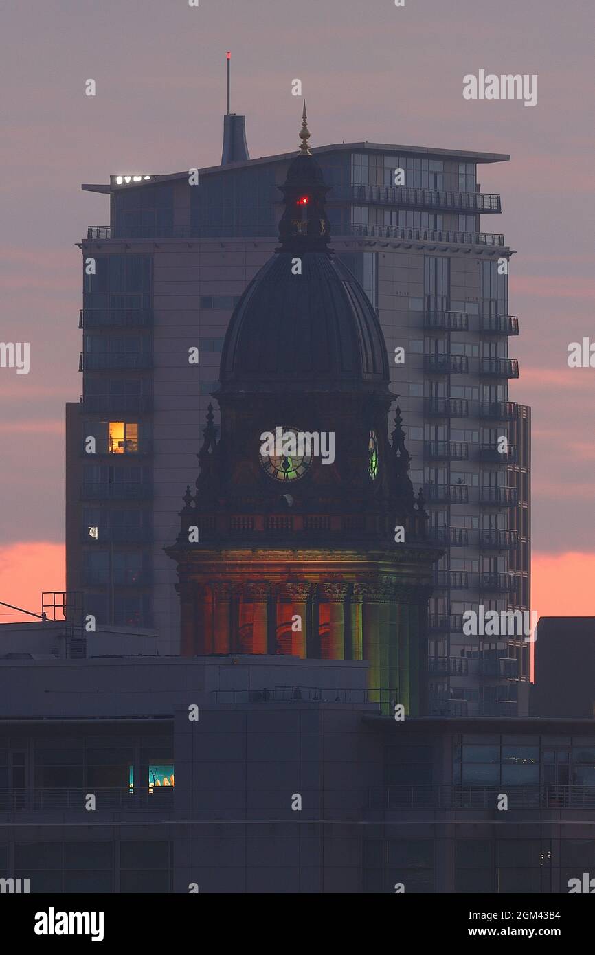 Leeds Town Hall & K2 apartments at sunrise in Leeds Stock Photo - Alamy