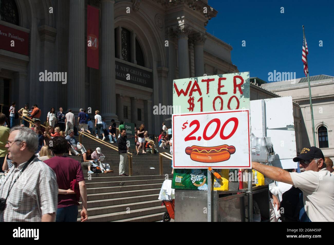 Vendor and Crowd Outside the Metropolitan Museum of Art (Met Stock ...