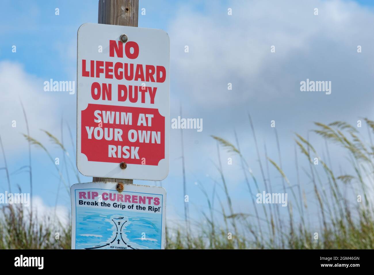 Rip current warning sign hi-res stock photography and images - Alamy