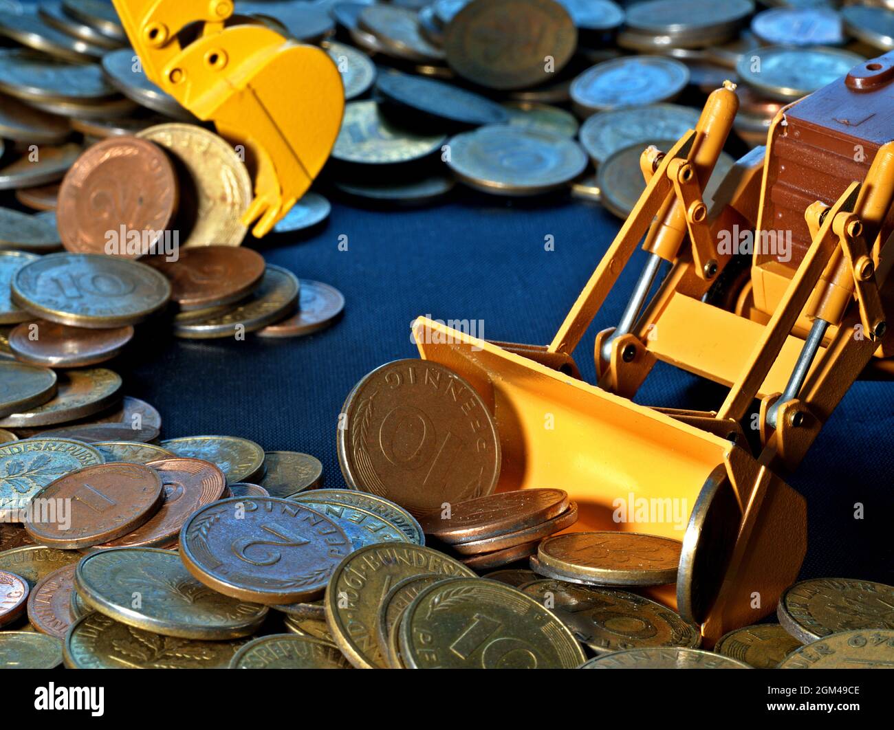 Handling cash hi-res stock photography and images - Alamy