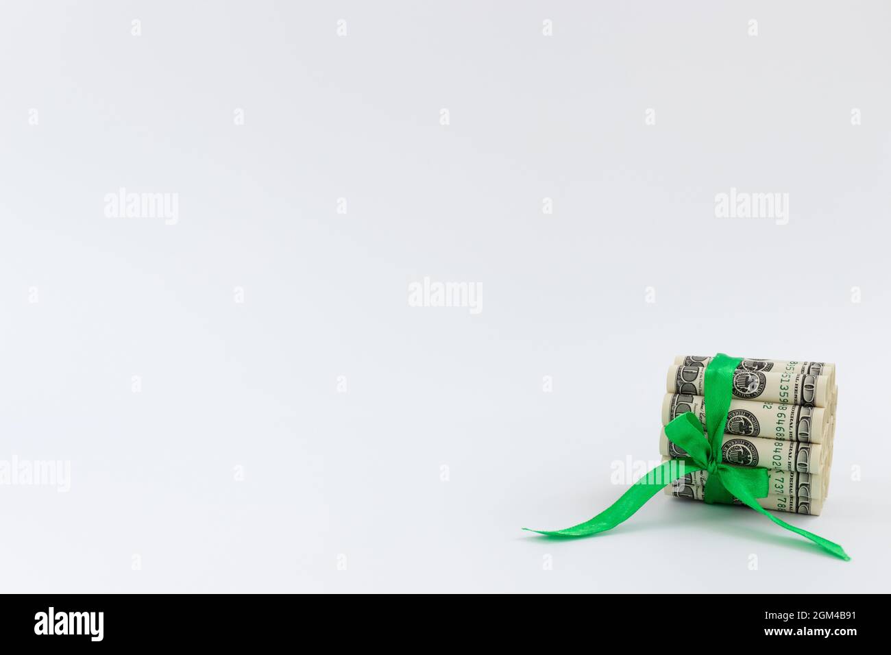 100 dollar bills in shopping hi-res stock photography and images - Alamy