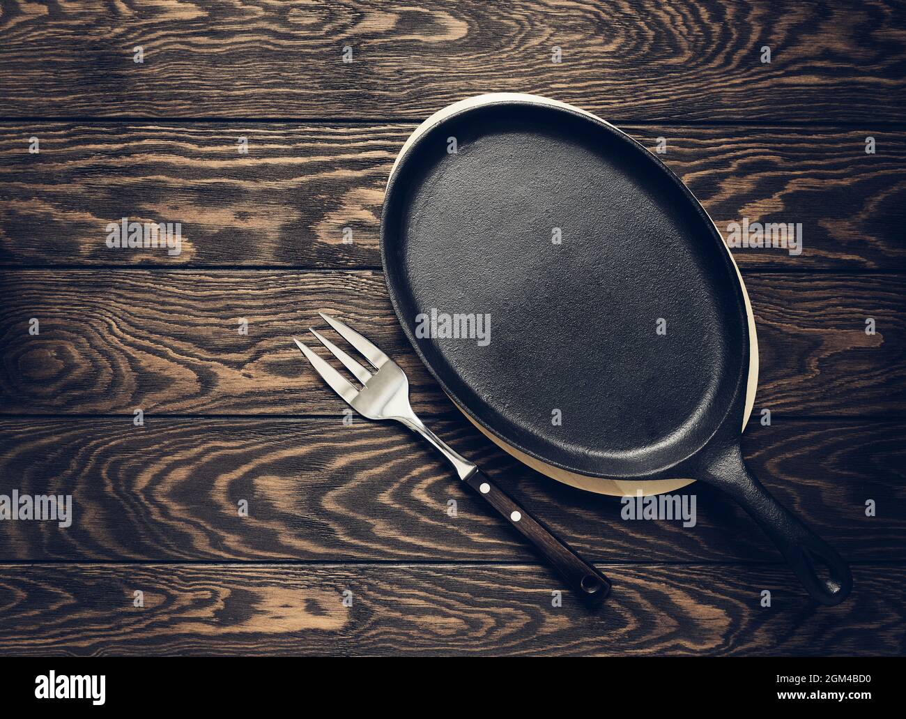 Oval pan saucepan hi-res stock photography and images - Alamy