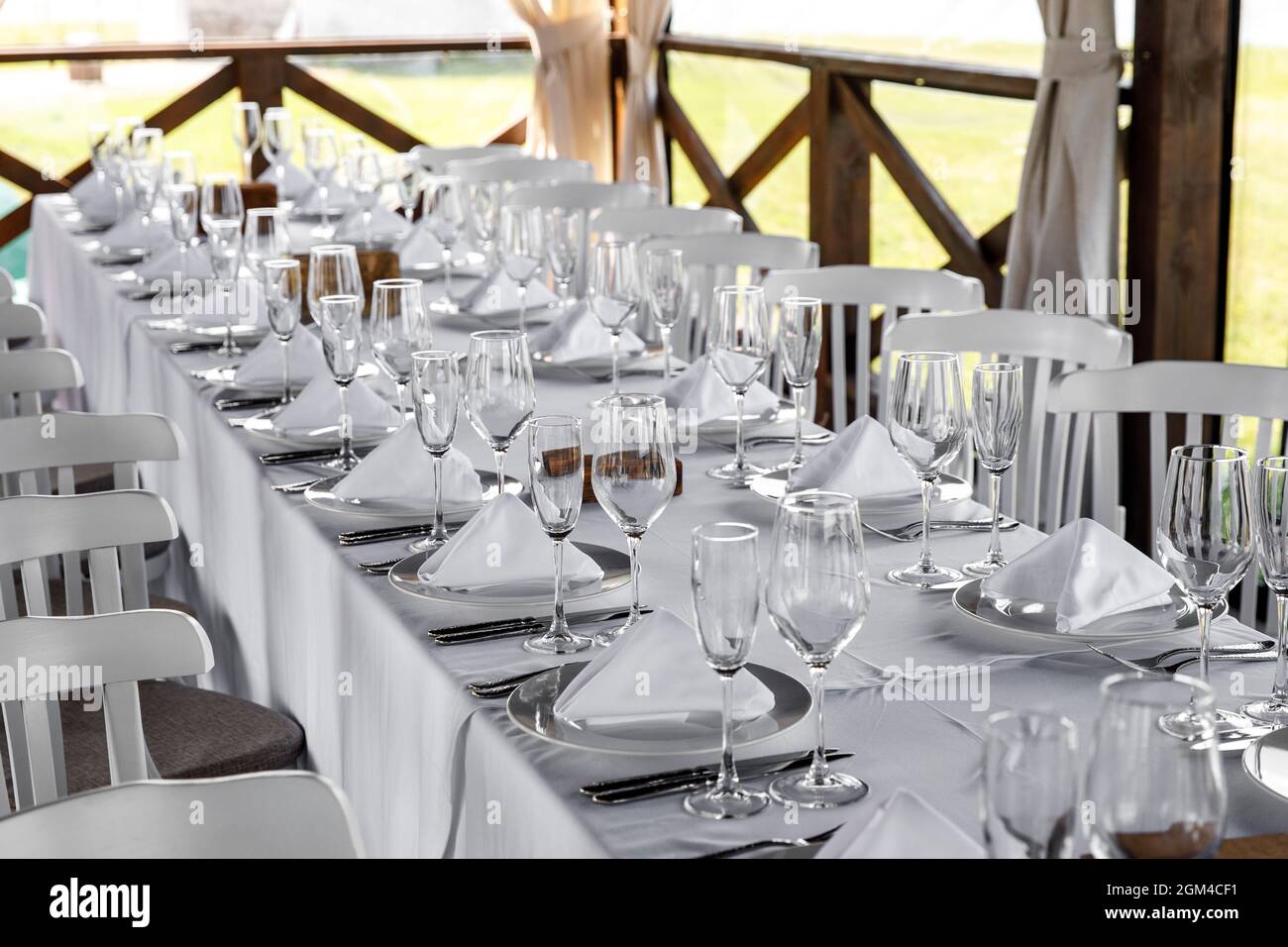 Banquet table in the restaurant, the preparation before the banquet ...