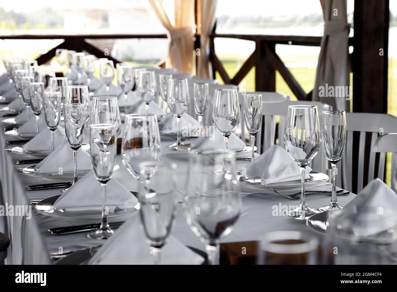 Banquet table in the restaurant, the preparation before the banquet ...