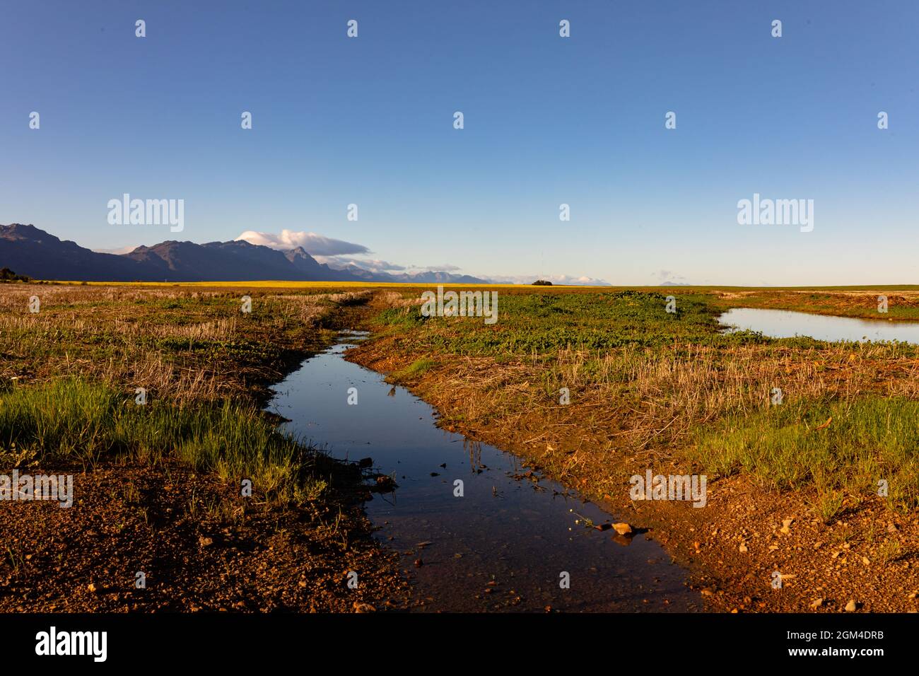 Cloudless landscape hi-res stock photography and images - Alamy