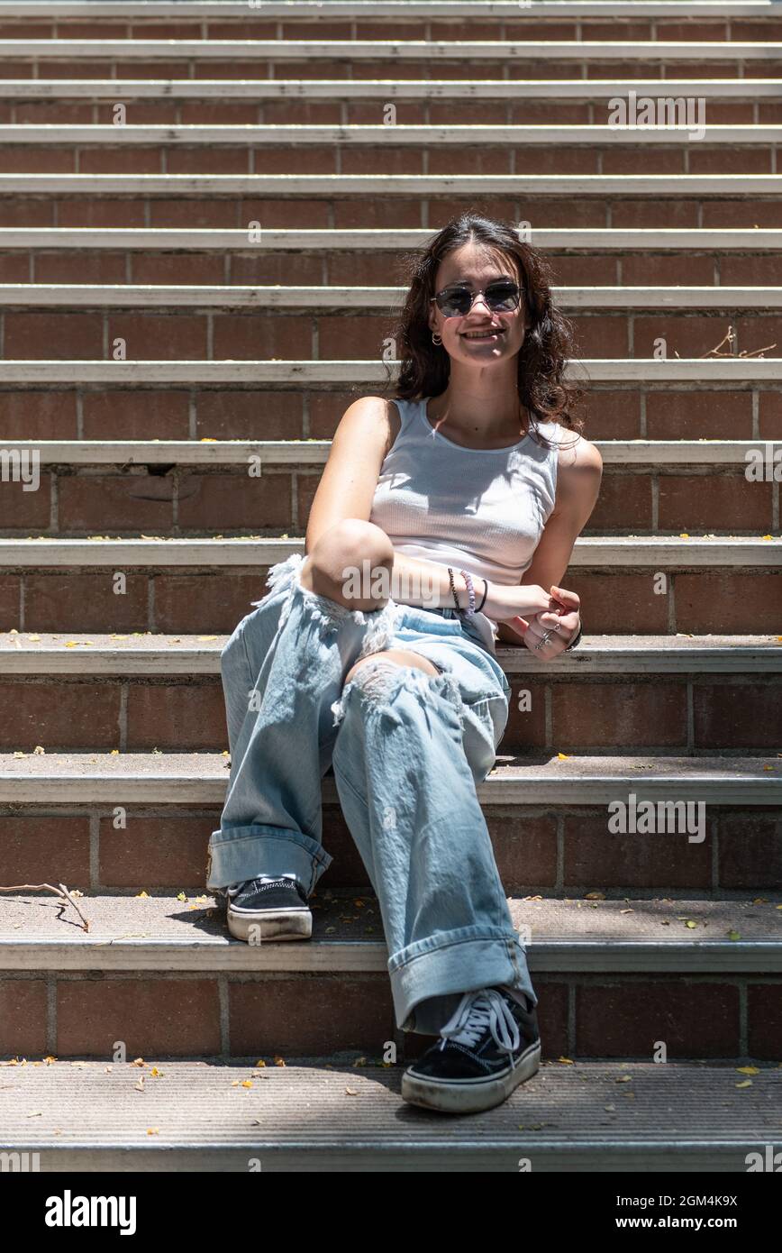 Teen campus hi-res stock photography and images - Alamy