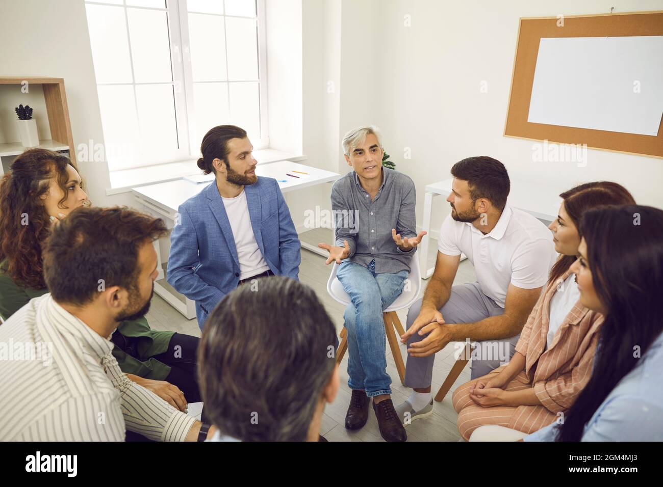 Company employee conversation hi-res stock photography and images - Alamy