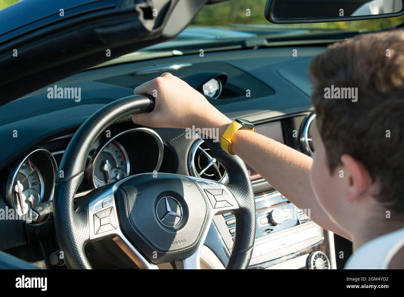 Mercedes steering wheel hands hi-res stock photography and images - Alamy
