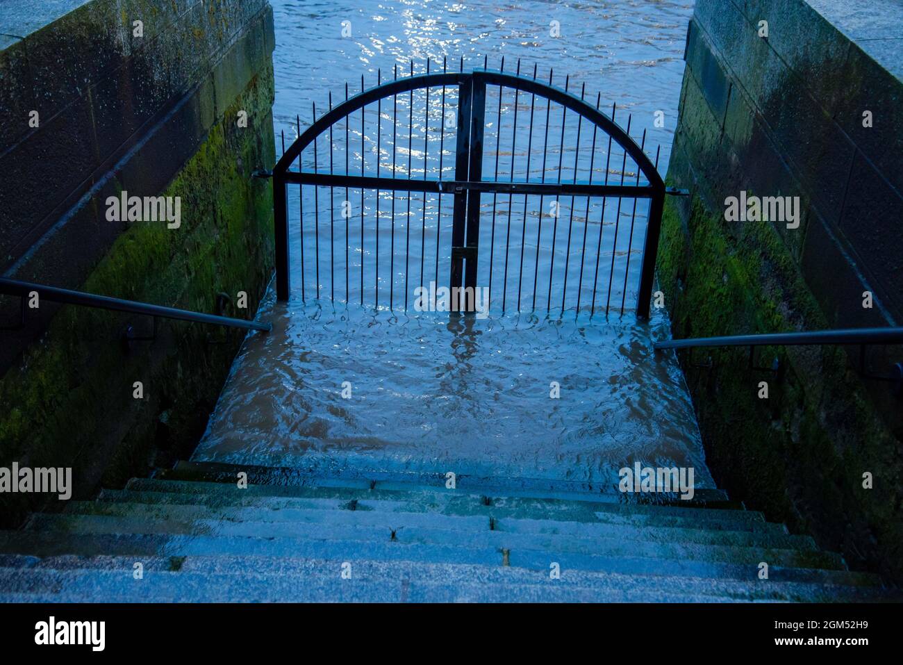 Horselydown old stairs hi-res stock photography and images - Alamy