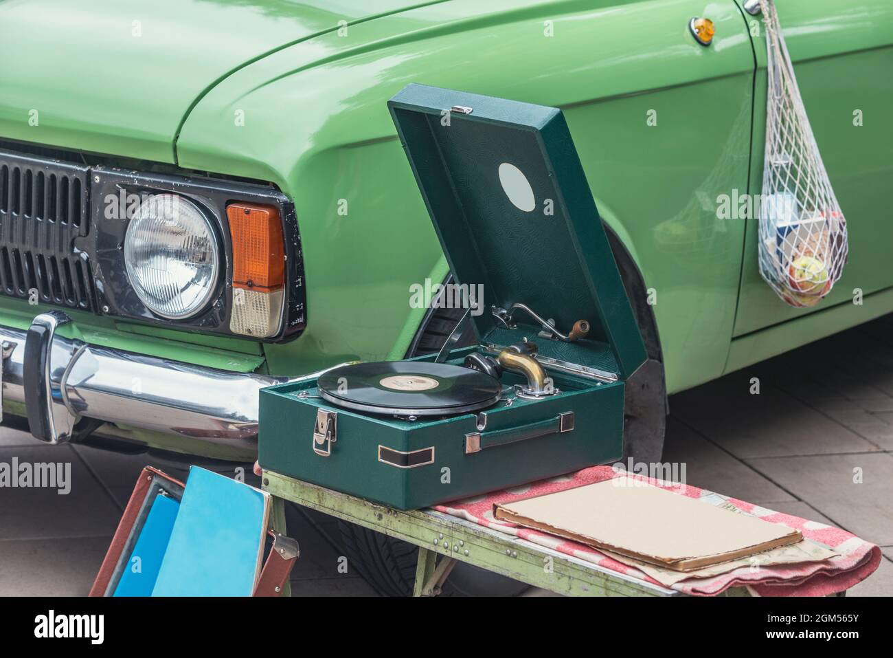 Car stereo retro hi-res stock photography and images - Alamy