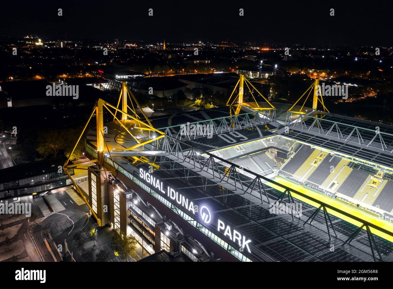 Westfalenstadion dortmund hi-res stock photography and images - Alamy