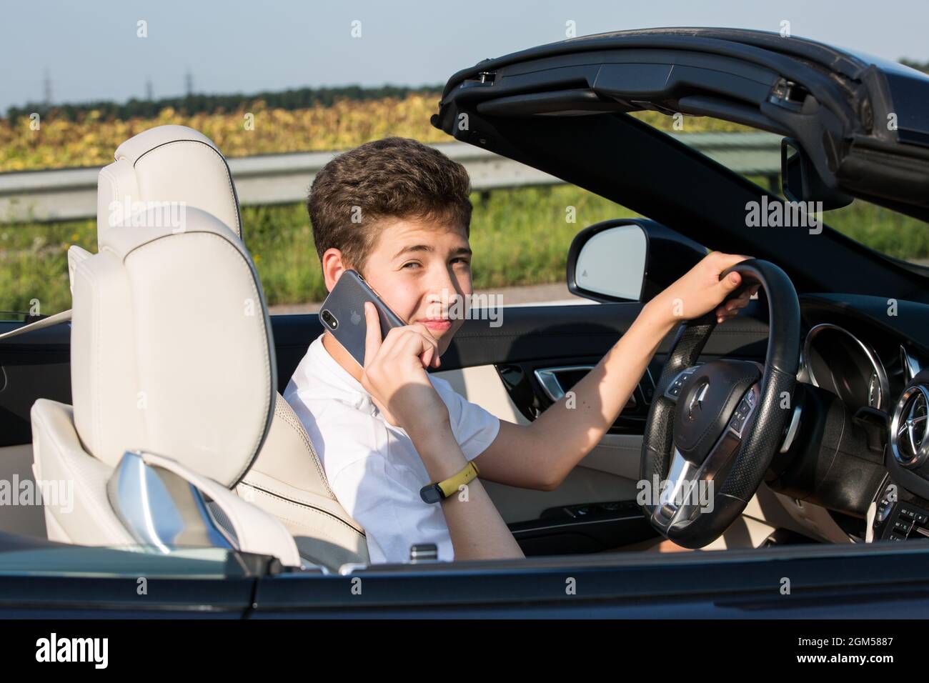 Driving mercedes benz hi-res stock photography and images - Alamy