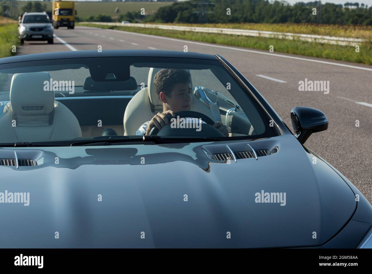 Driving mercedes benz hi-res stock photography and images - Alamy