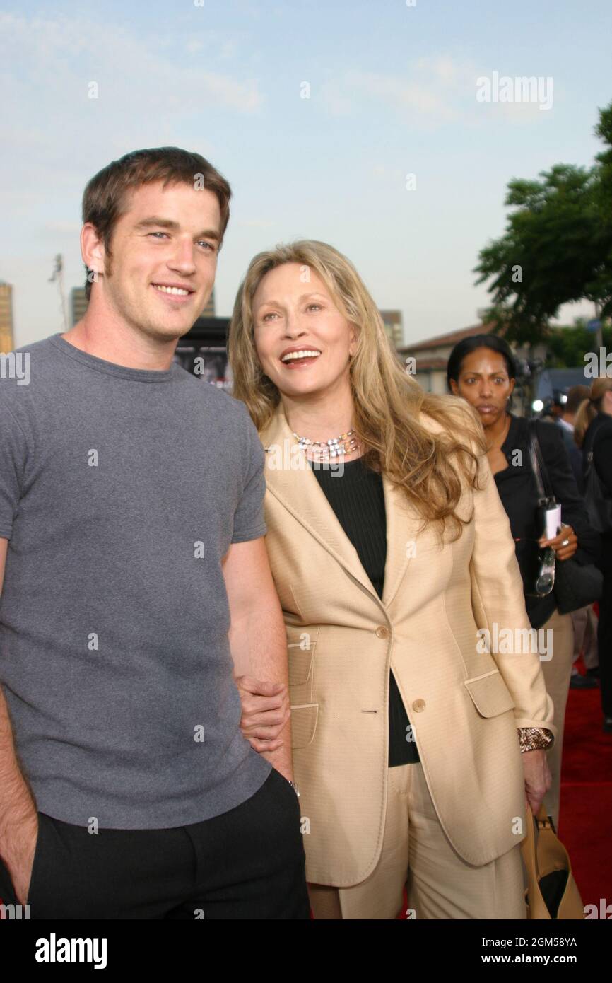 Faye Dunaway with son Liam 7/22/03 Seabiscuit at Mann Village Theatre ...