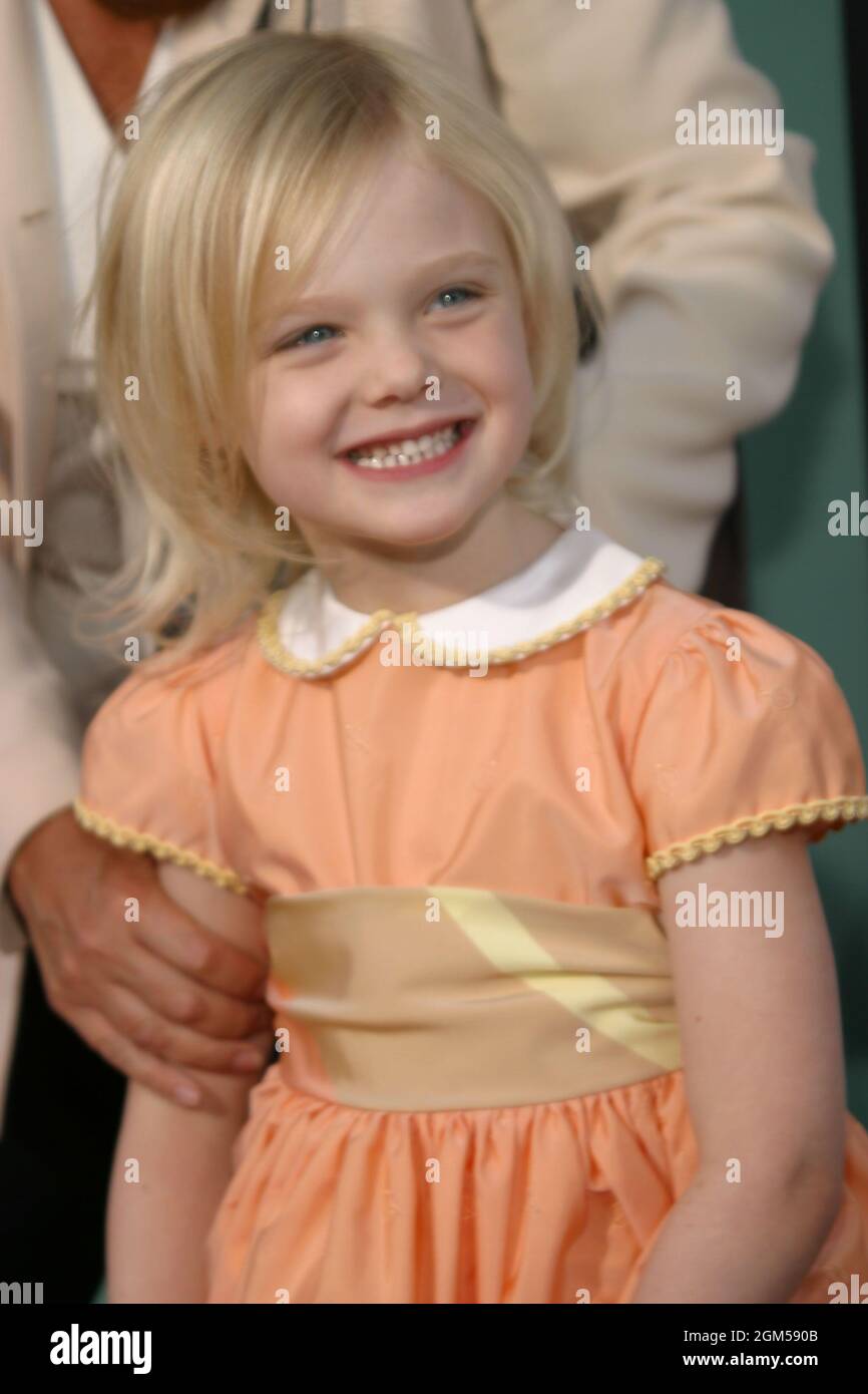 Dakota Fanning, Elle Fanning 08/04/03 "Uptown Girls" Premiere at ...