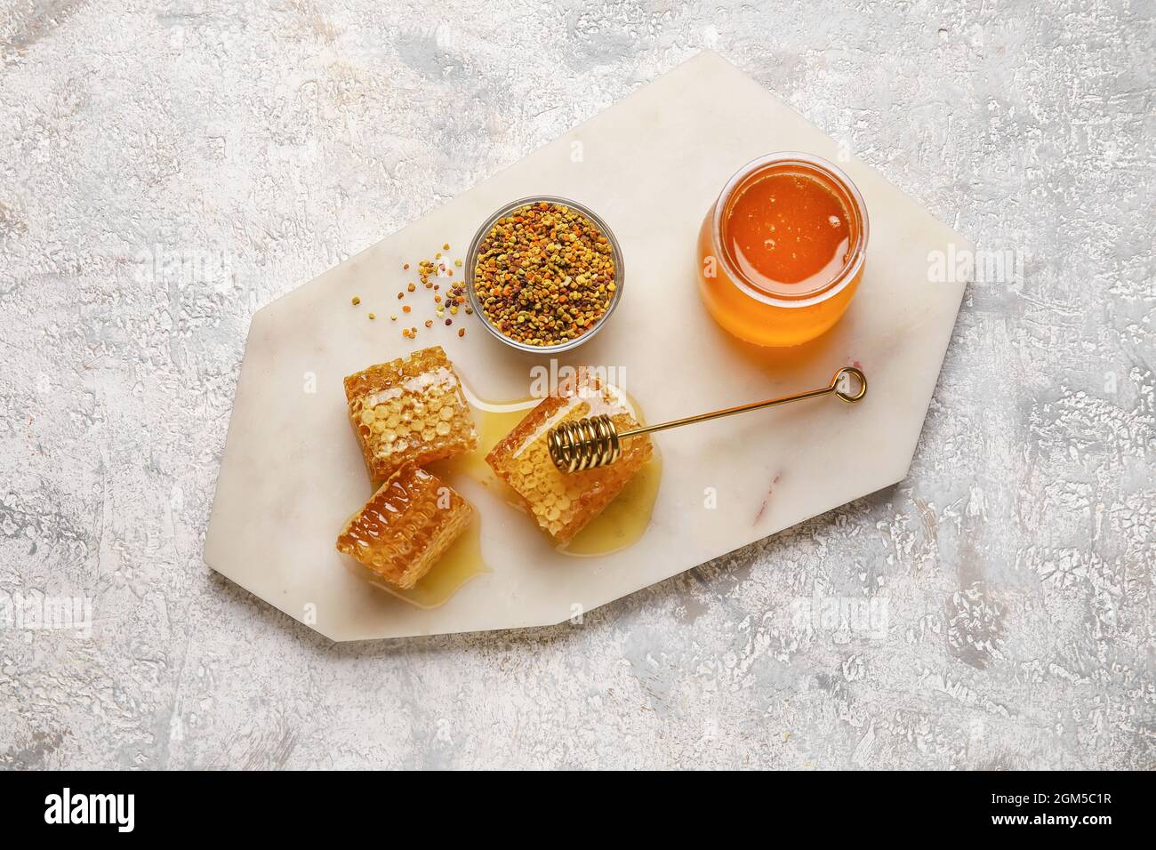 Jar of honey, combs and bee pollen on light background Stock Photo - Alamy