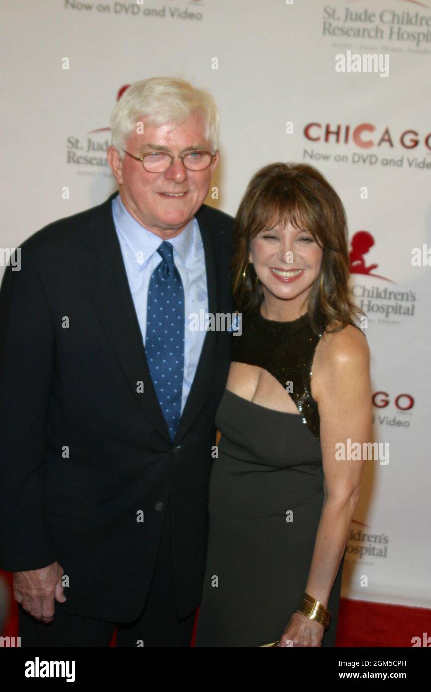 Phil Donahue, Marlo Thomas 08/19/03 ST. JUDE RUNWAY FOR LIFE CELEBRITY ...