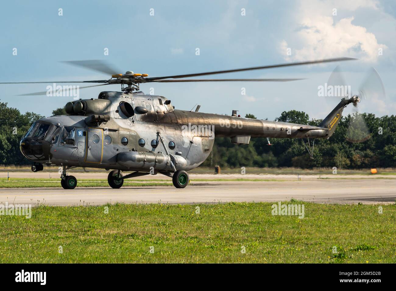 Mi 17 helicopter hi-res stock photography and images - Alamy