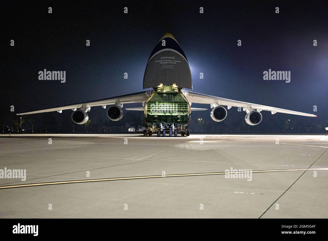 Antonov AN 124 Stock Photo - Alamy