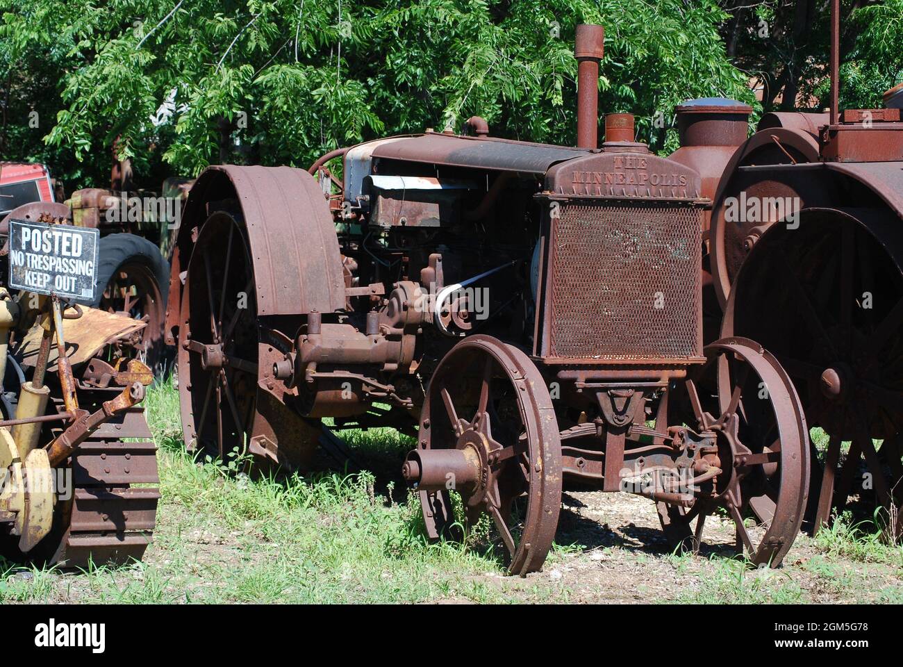 Old farm rusting farm machinery Stock Photo - Alamy