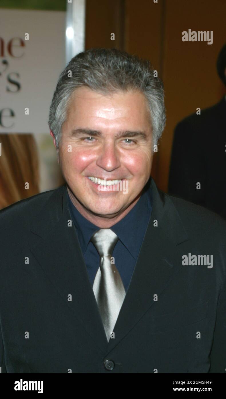 Steve Tyrell 12/08/03 SOMETHING'S GOTTA GIVE at Mann Village Theatre ...