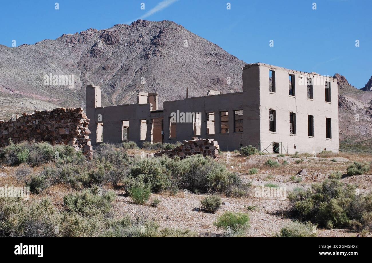 Ruins of the old gold mining town of Rhyolite, Nevada Stock Photo - Alamy