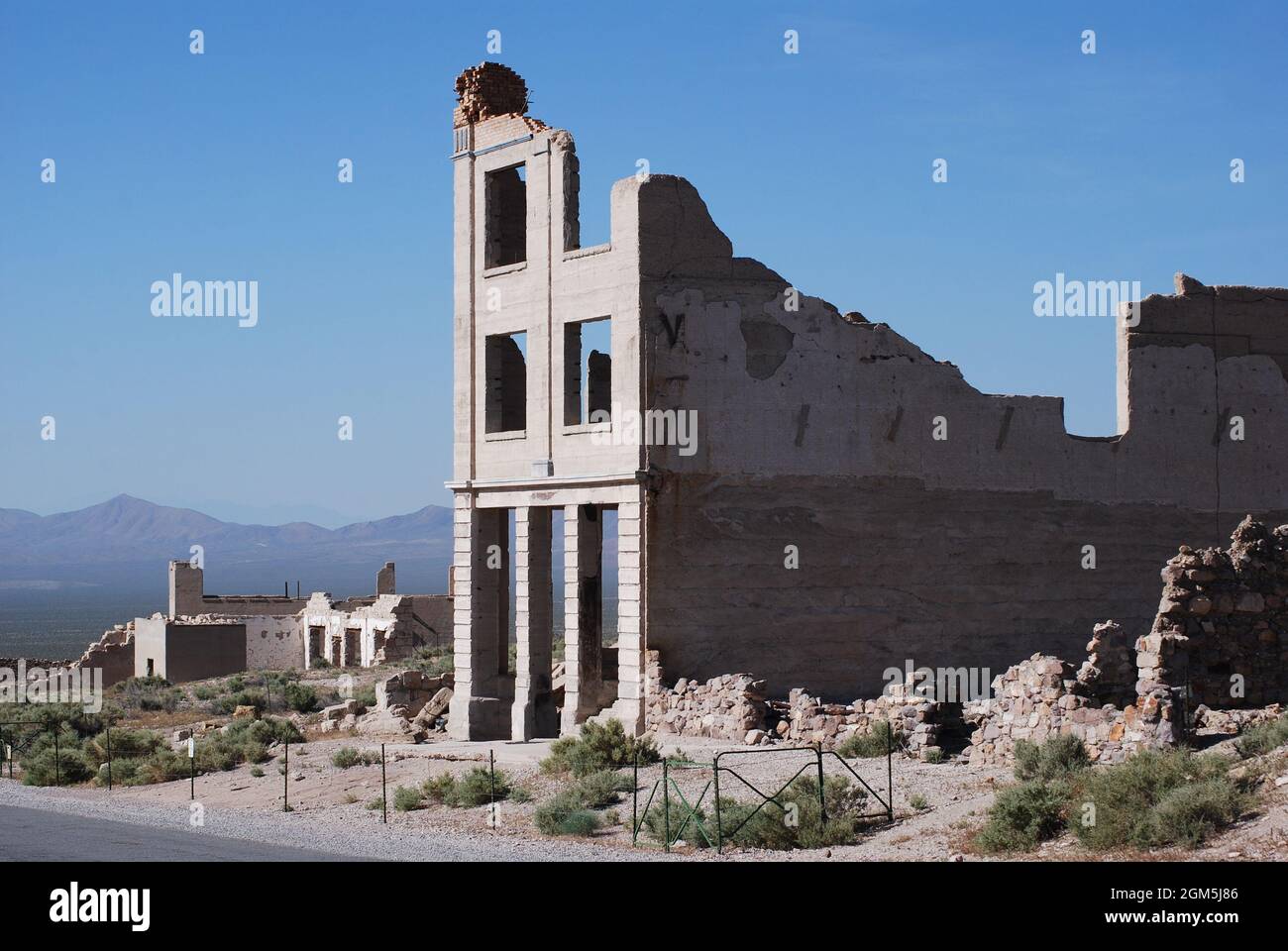 Ruins of the old gold mining town of Rhyolite, Nevada Stock Photo - Alamy